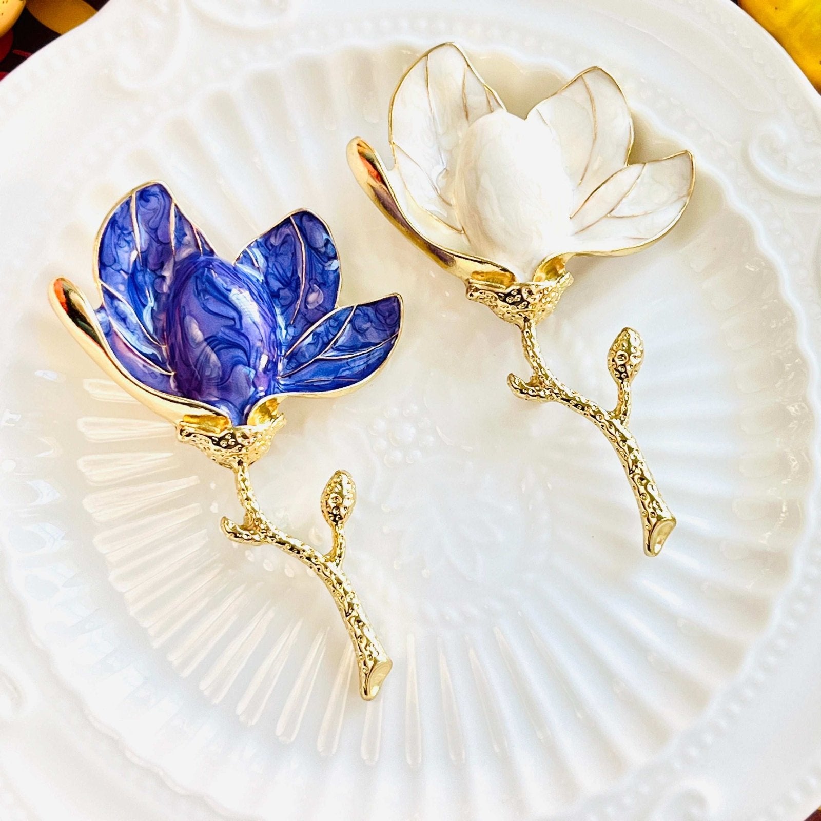 Broche vintage de flor de magnolia – Natural Bunny Accessories