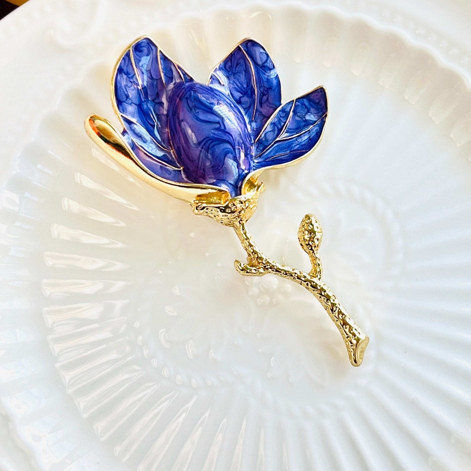 Broche vintage de flor de magnolia – Natural Bunny Accessories